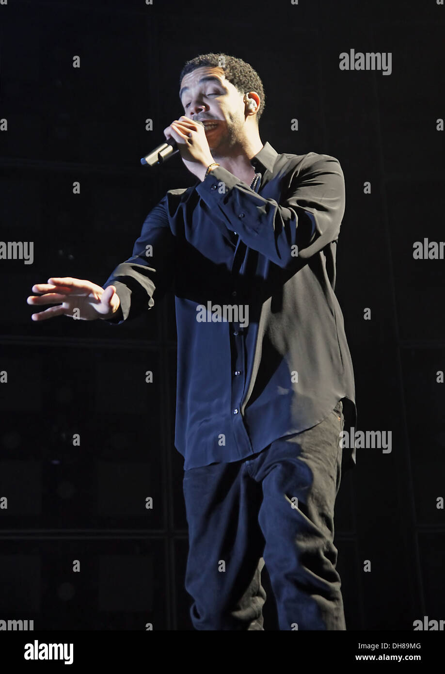 Rapper Drake performing at Manchester Evening News Arena Manchester ...