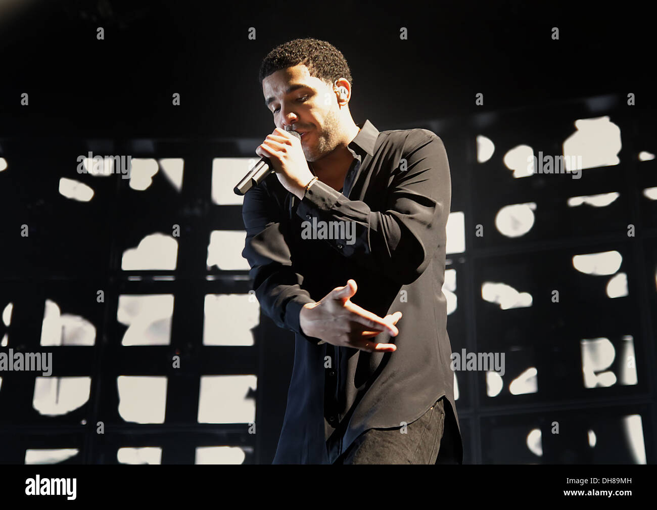 Drake performing rapper hi-res stock photography and images - Alamy