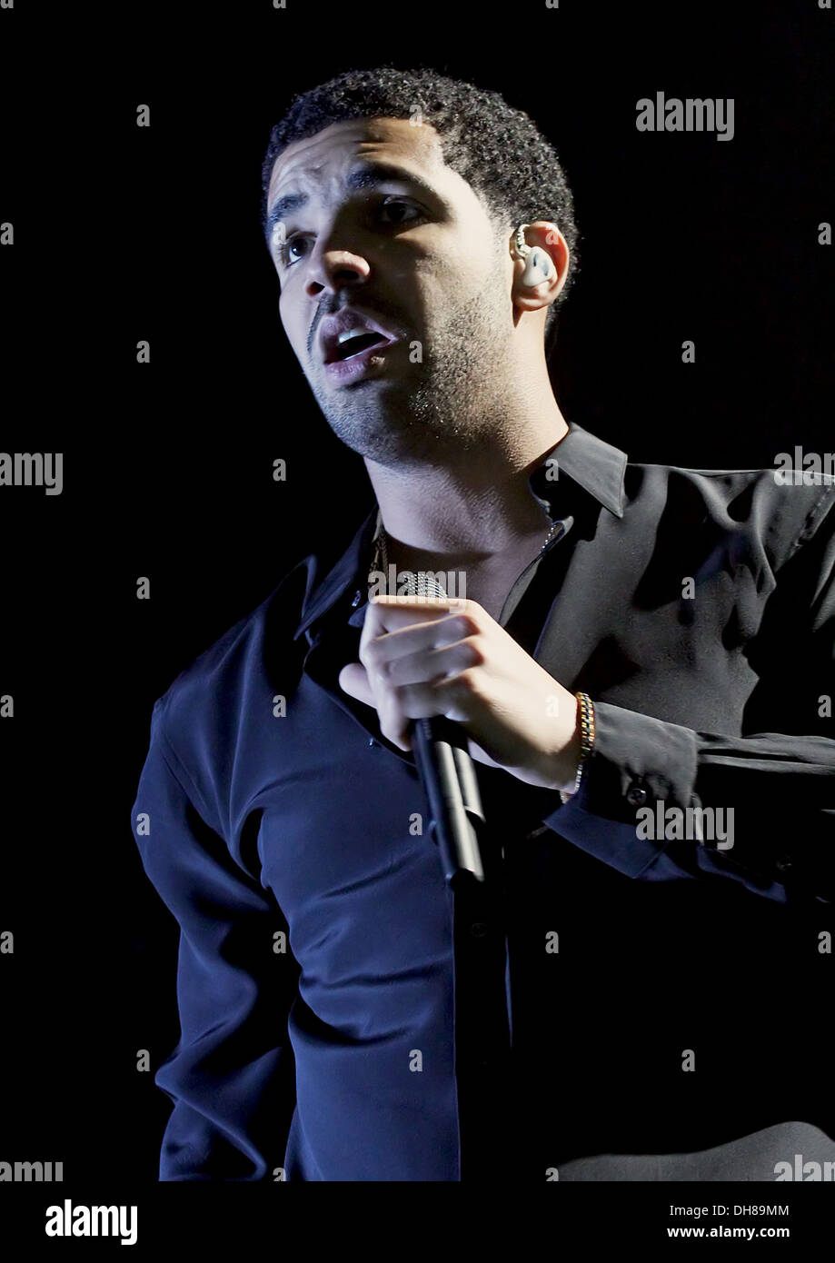 Rapper Drake performing at Manchester Evening News Arena Manchester ...