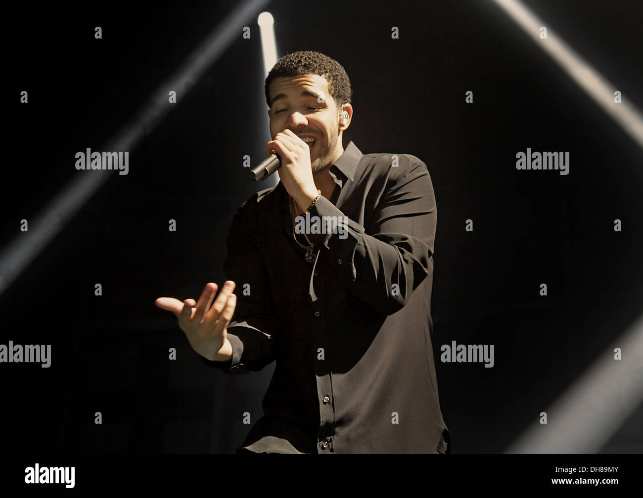 Drake performing rapper hi-res stock photography and images - Alamy
