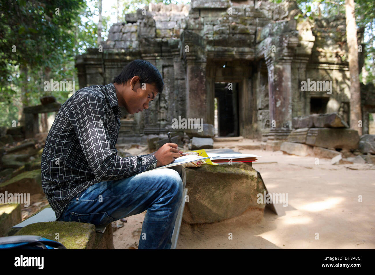 Young artist drawing pictures of Ta Som, Ta Som, Siem Reap, Siem Reap ...