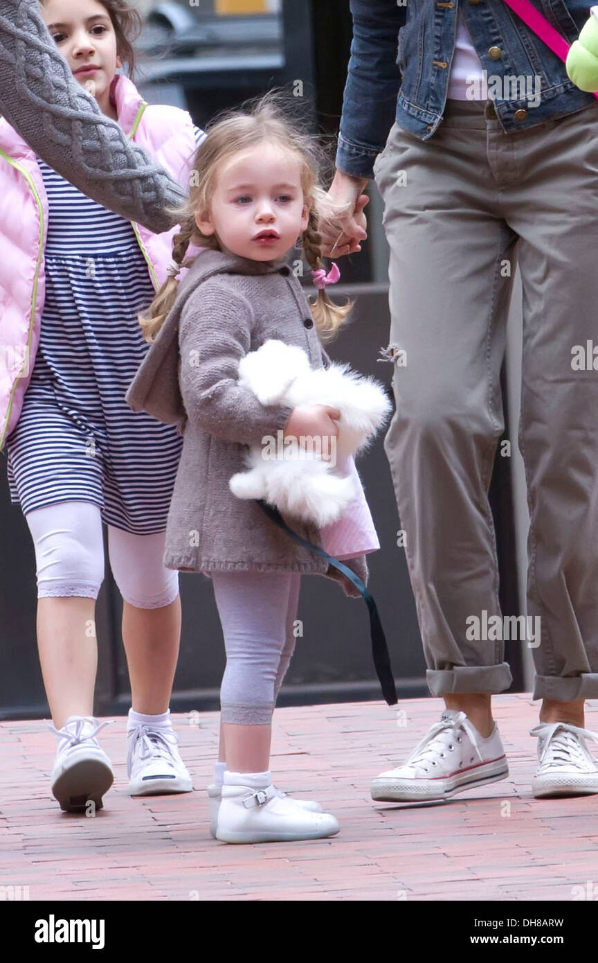 Tabitha Broderick Sarah Jessica Parker Picks up her twin daughters ...