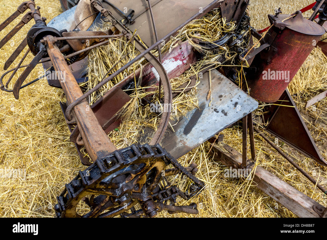 Reaper binder hi-res stock photography and images - Alamy