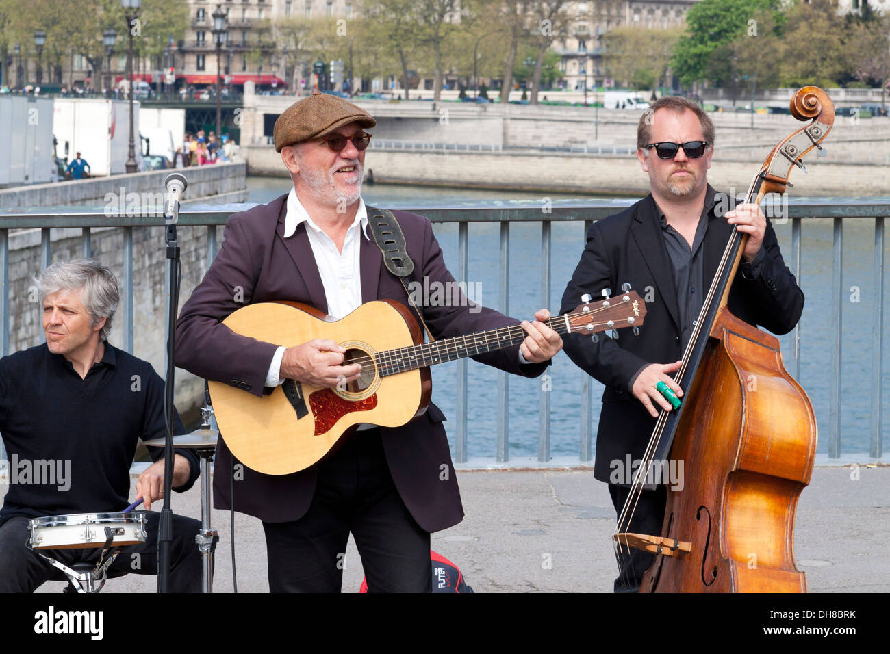 Street Musicians in Paris, France Stock Photo - Alamy