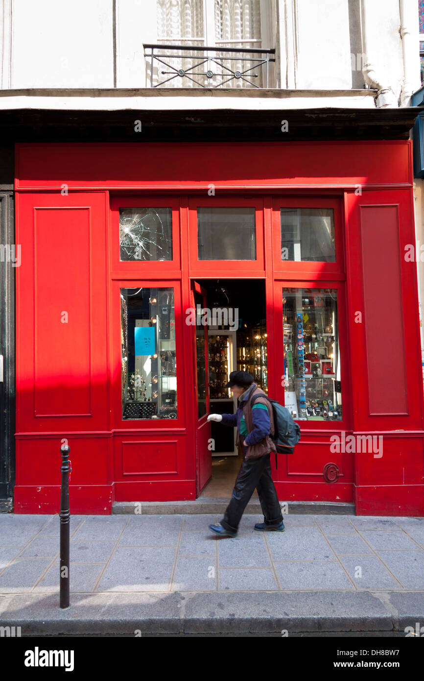 Red Shop in Paris, France Stock Photo - Alamy