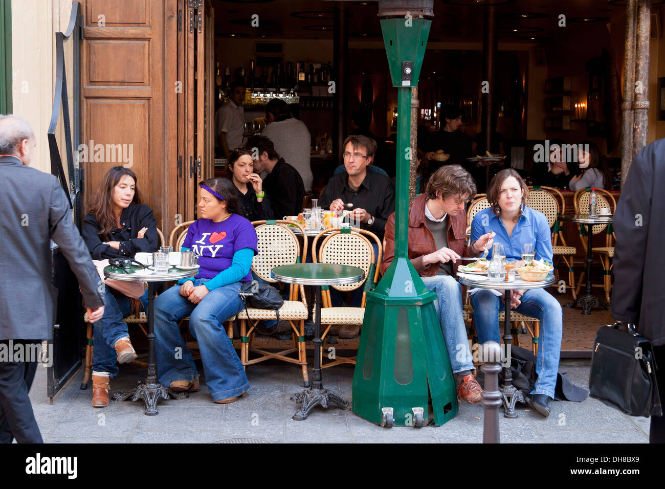 Typical Bistro Scenery in Paris, France Stock Photo - Alamy