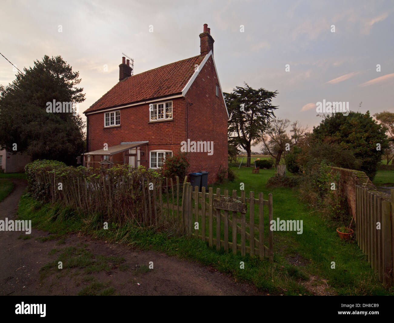 Victorian detached house hi-res stock photography and images - Alamy