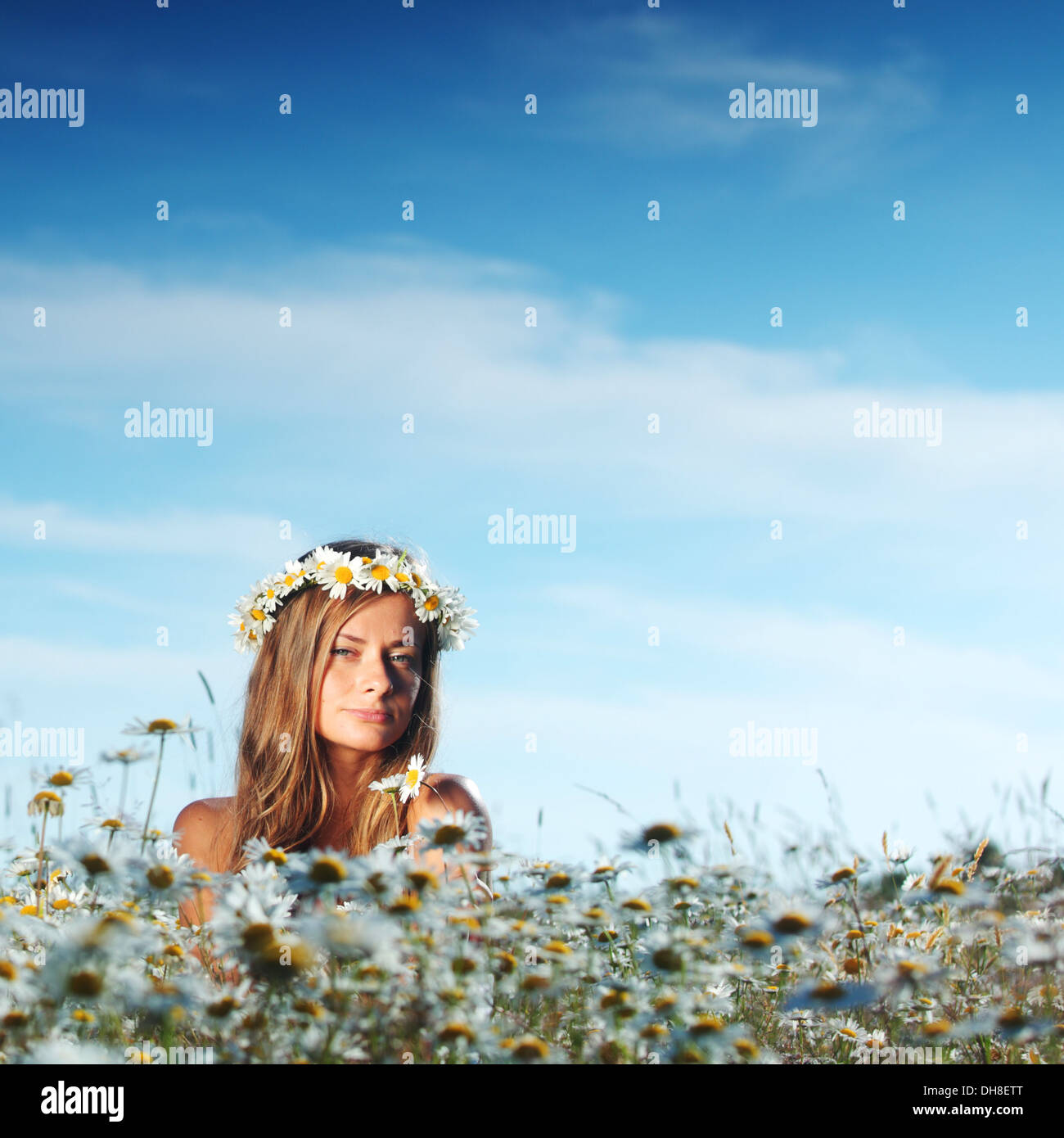 beautiful girl on the daisy flowers field Stock Photo - Alamy