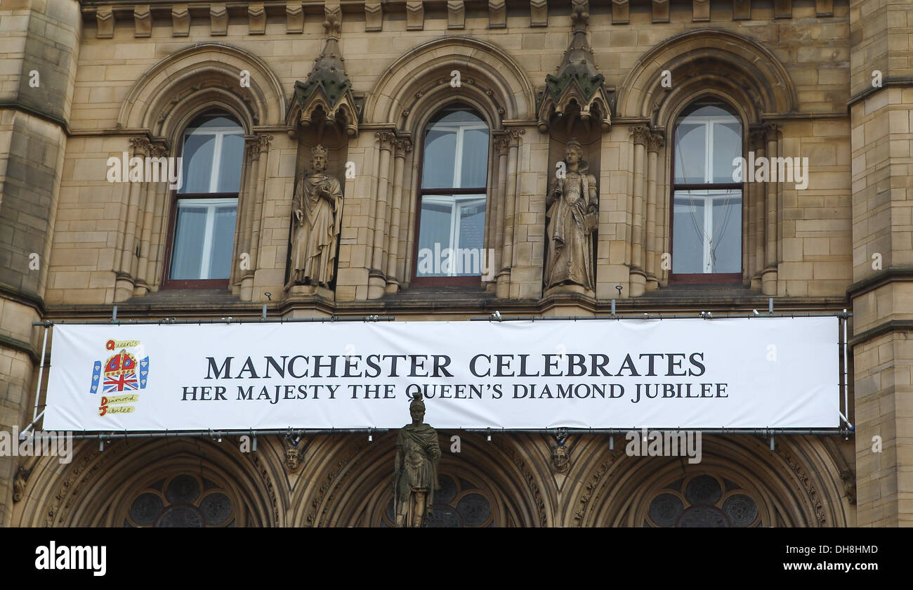 Atmosphere Queen Elizabeth II visits Manchester as part of her Diamond ...