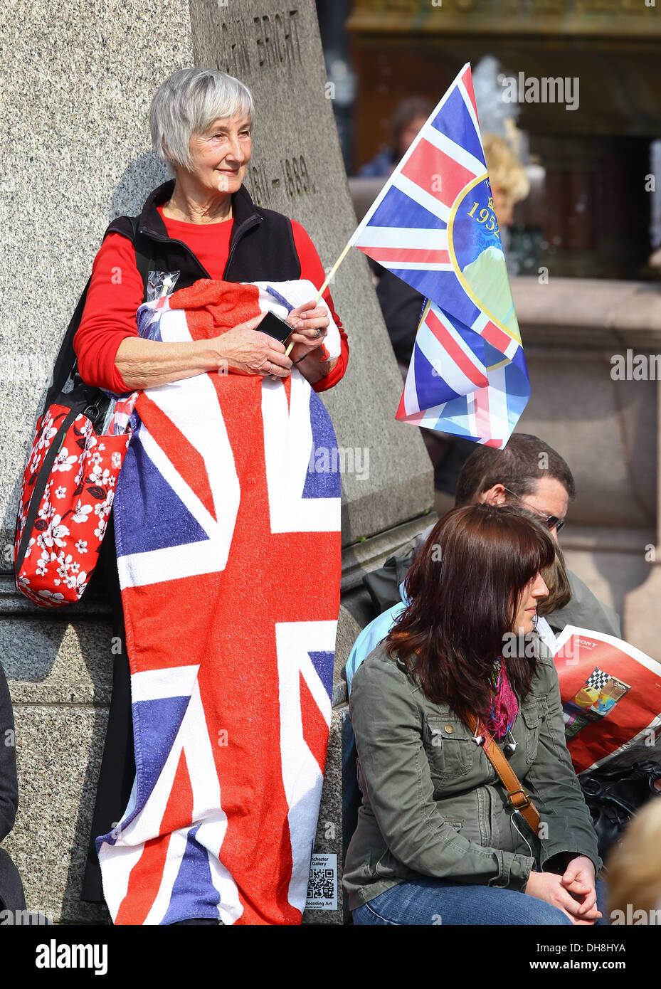Atmosphere Queen Elizabeth II visits Manchester as part of her Diamond ...