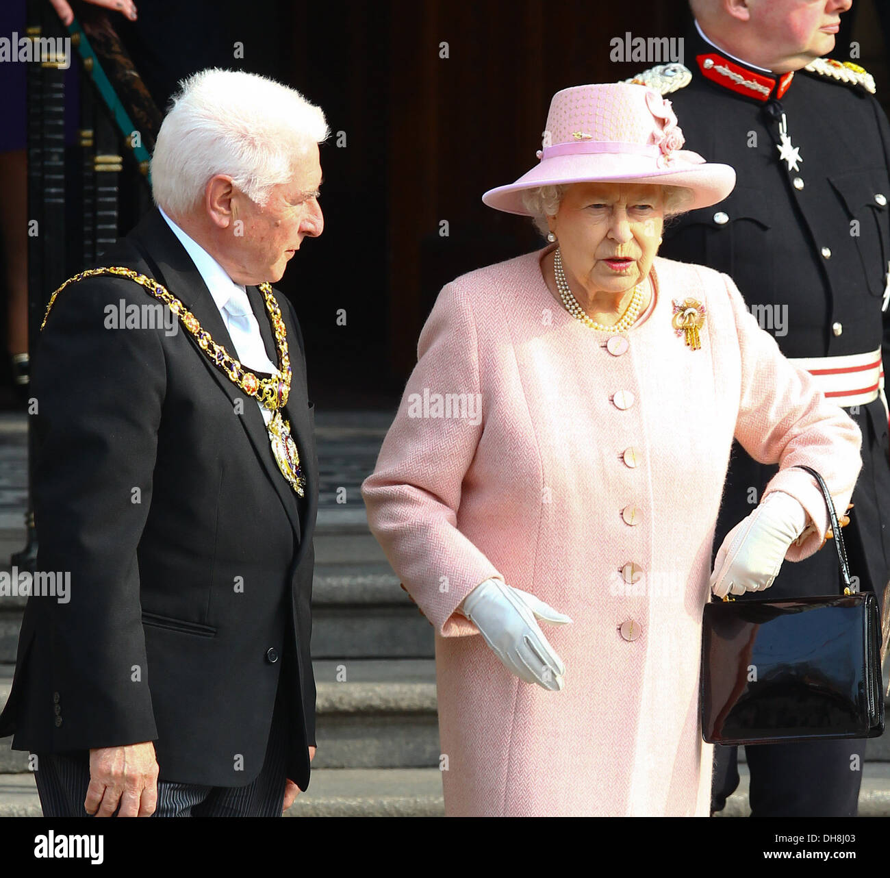 Queen Elizabeth II leaving Manchester Town Hall Manchester, England ...