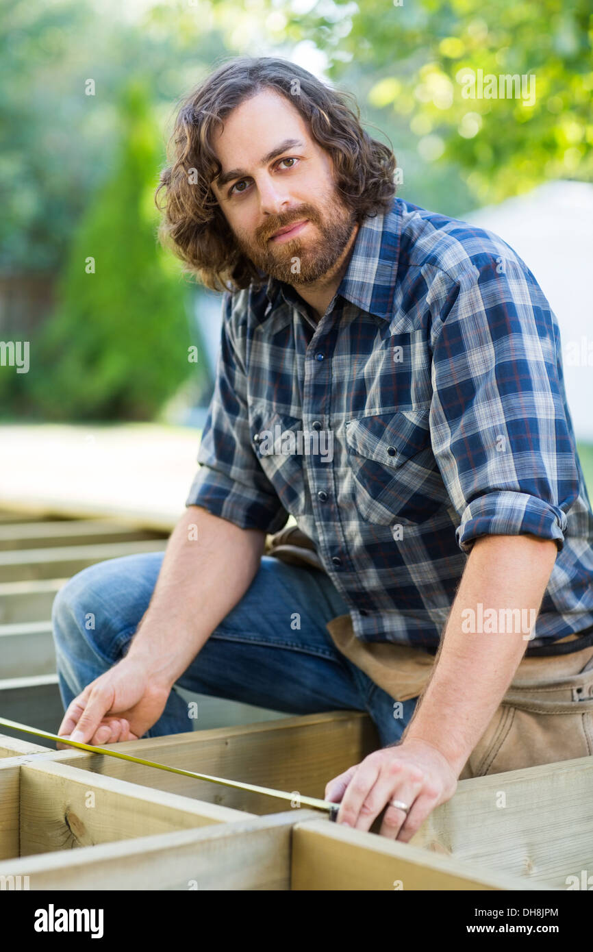 Male carpenter measuring lumber hi-res stock photography and images - Alamy