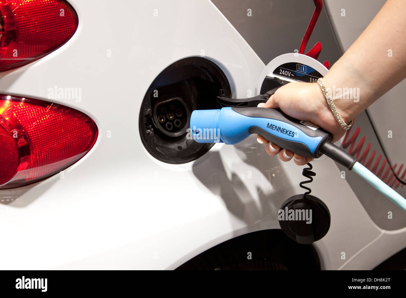 Plug in hybrid electric vehicle hi-res stock photography and images - Alamy