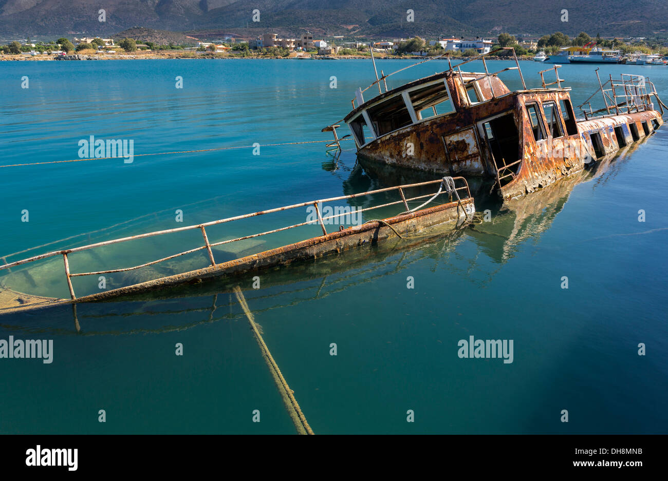 Sunken boat at harbour hi-res stock photography and images - Alamy