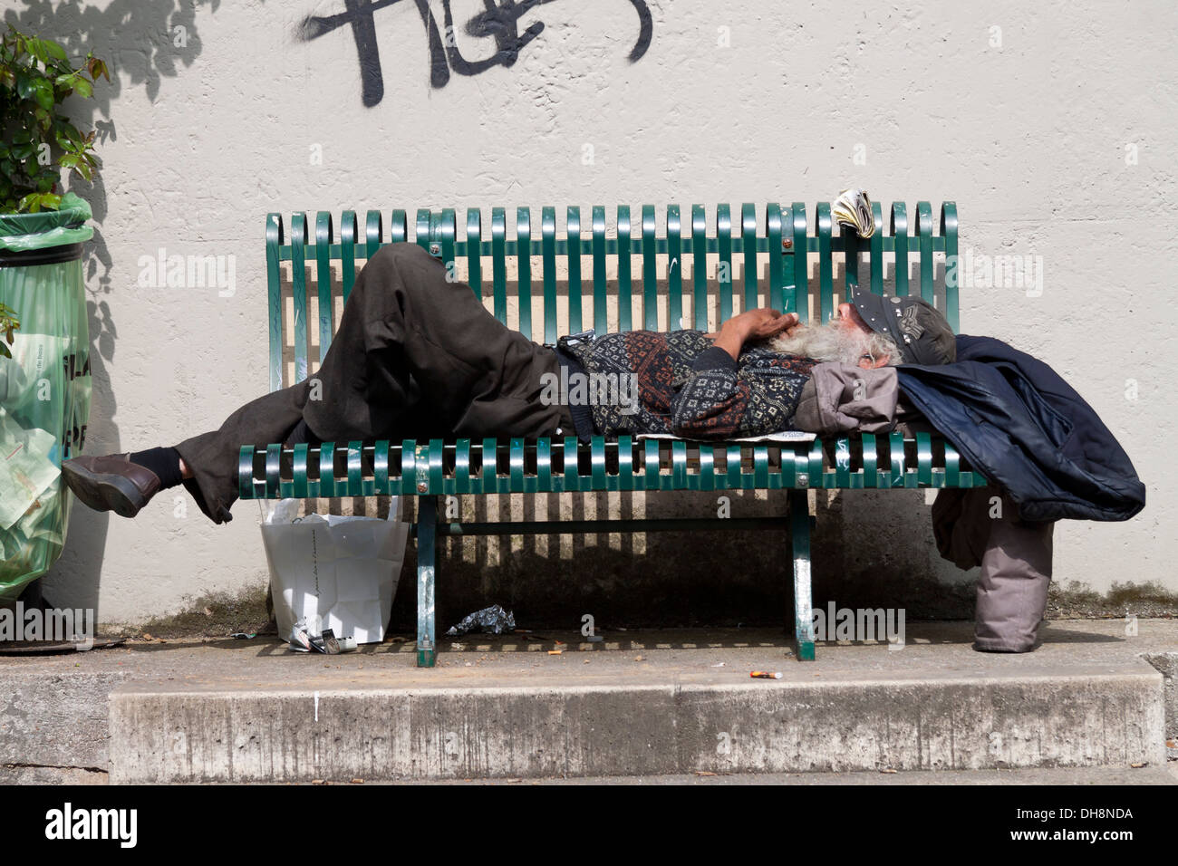 Man sleeping on a Bench in Paris, France Stock Photo - Alamy