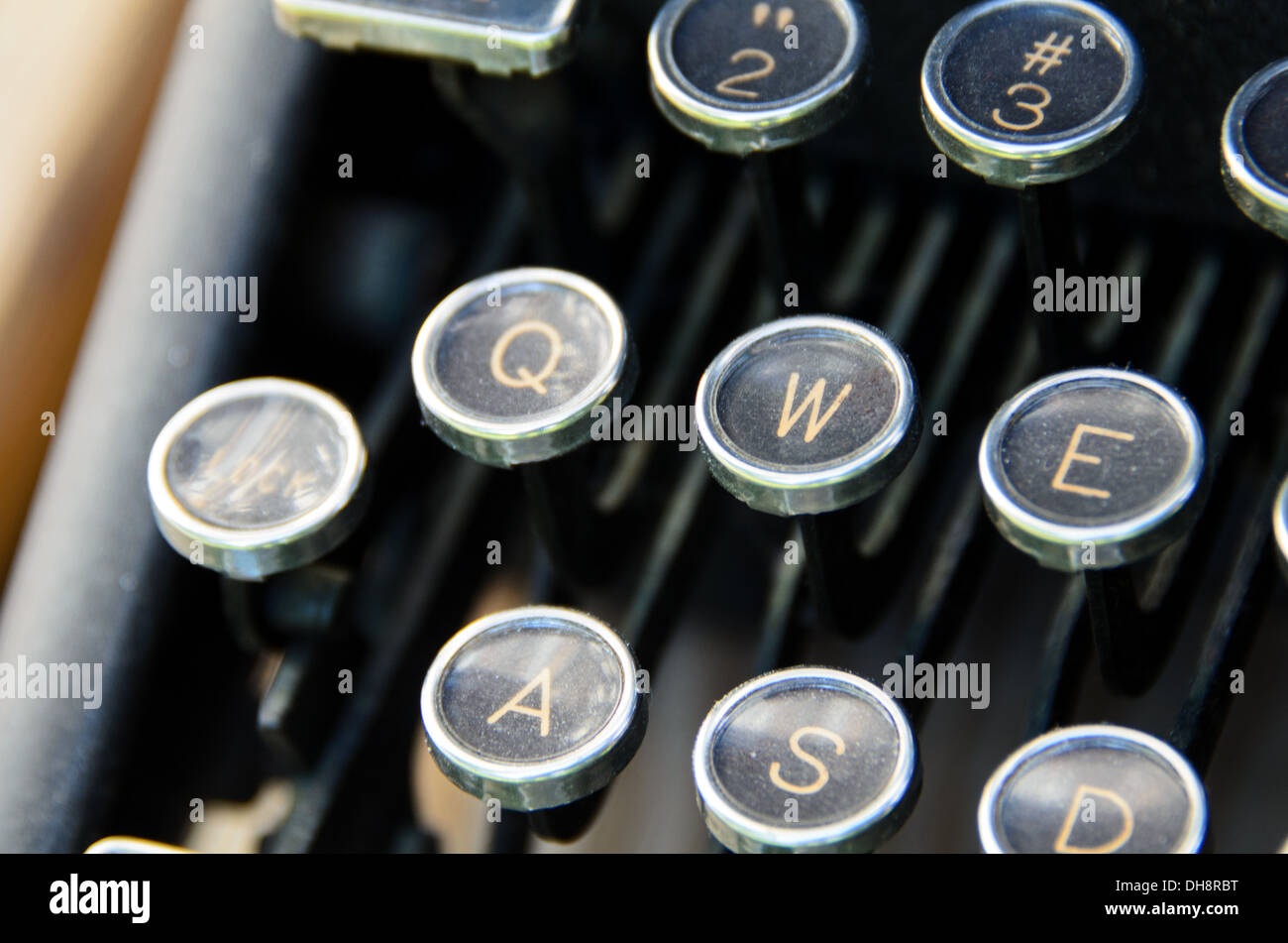 Black antique typewriter hi-res stock photography and images - Alamy