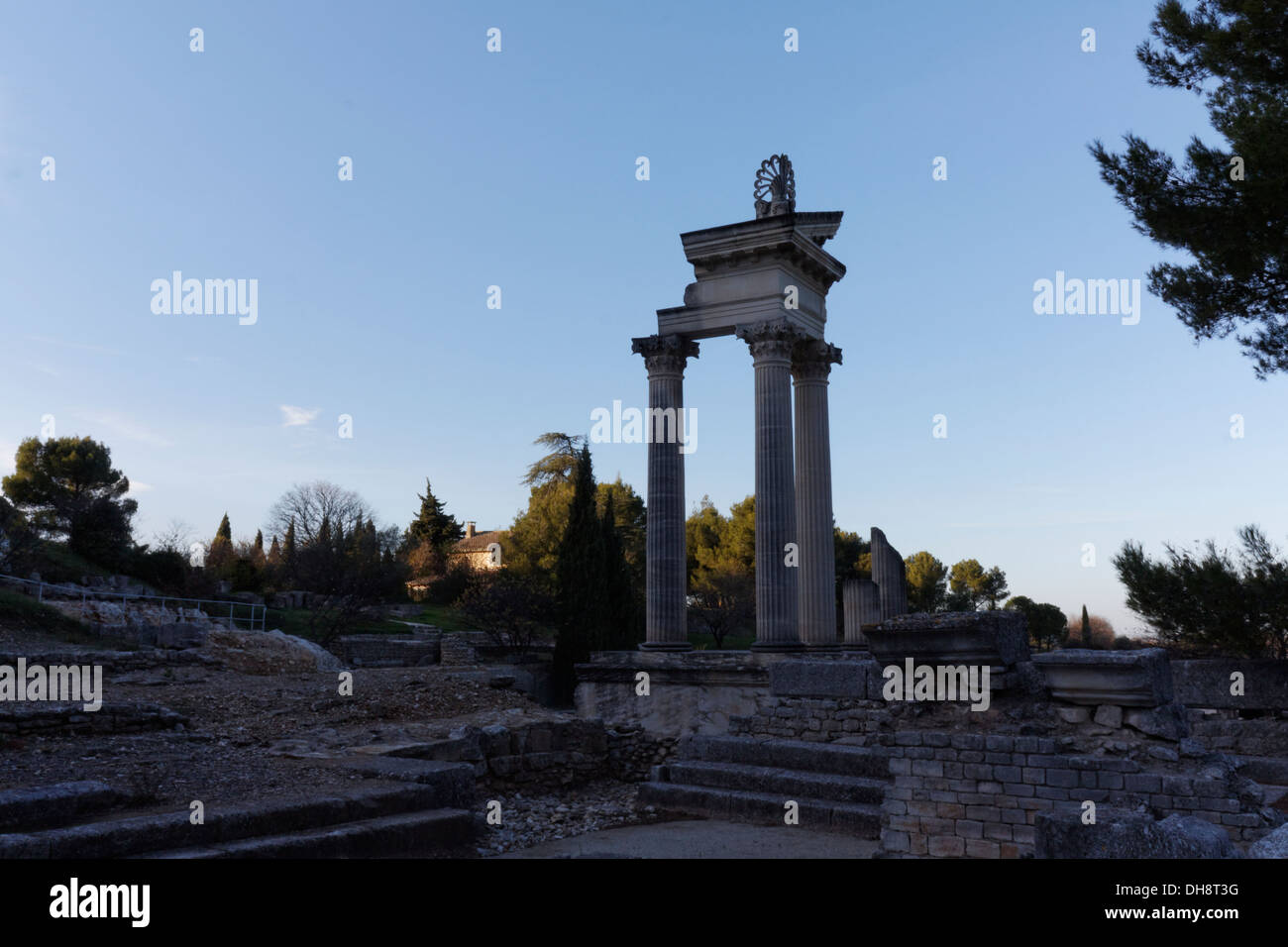 Ruined roman hi-res stock photography and images - Alamy