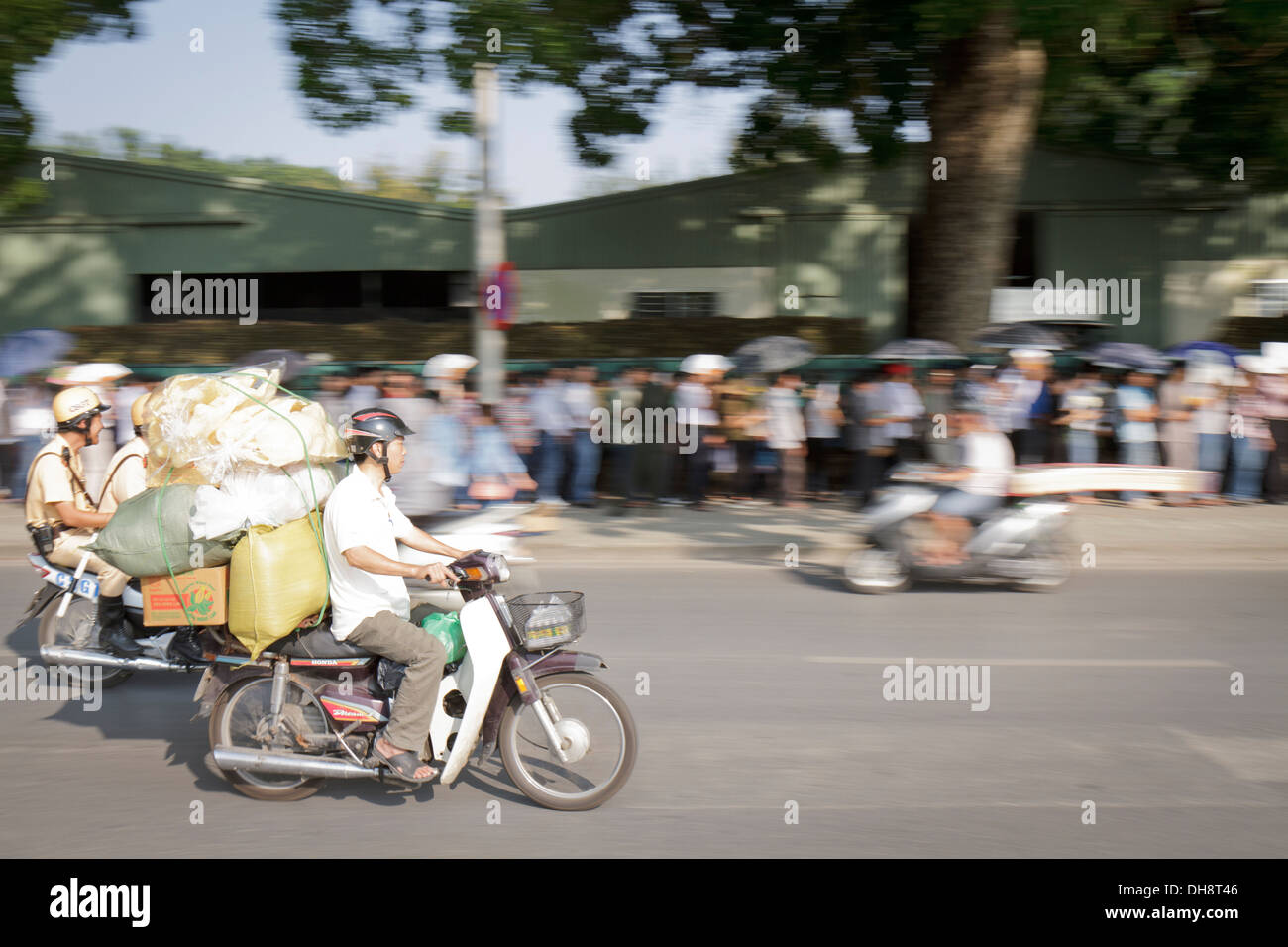 Overloaded goods hi-res stock photography and images - Alamy