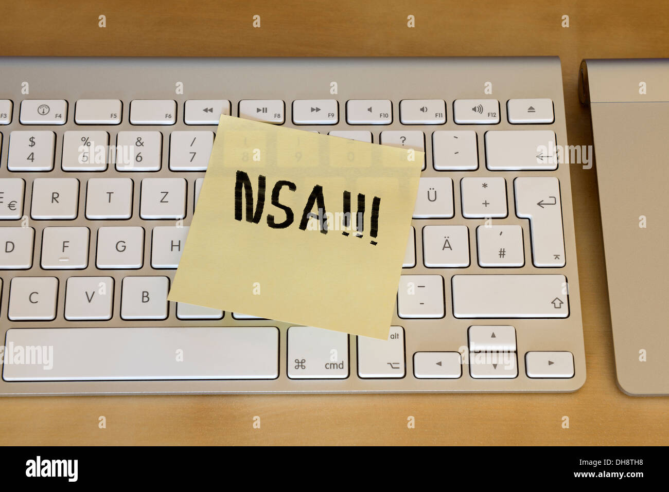 Computer post it notes hi-res stock photography and images - Alamy