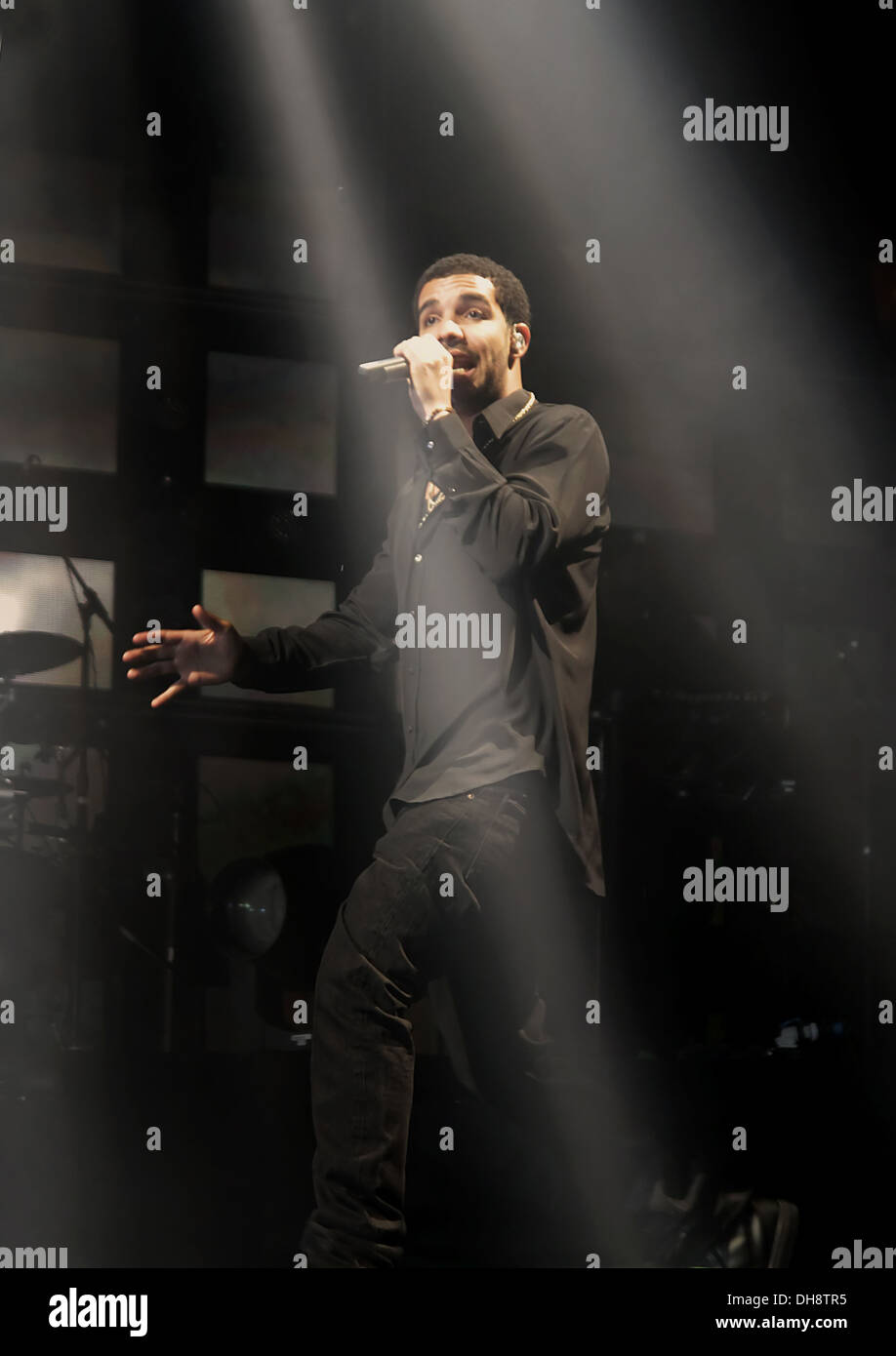 Drake performing rapper hi-res stock photography and images - Alamy