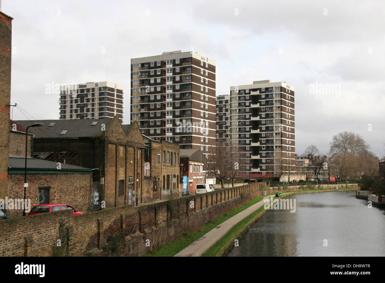 London flats 1960s hi-res stock photography and images - Alamy