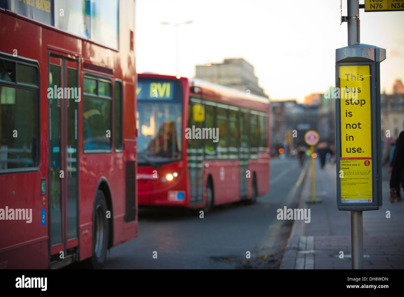 Bus Stop, Waterloo Bridge, London, England, UK Stock Photo - Alamy