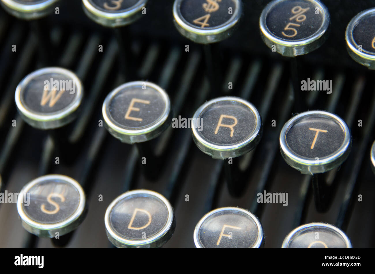 Letters on typewriter hi-res stock photography and images - Alamy