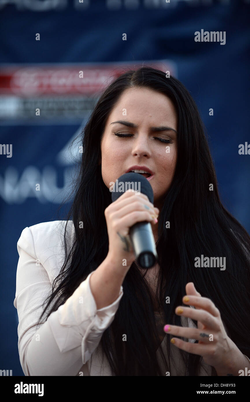 Joanna Levesque aka Jojo performs United States national anthem at 5th ...