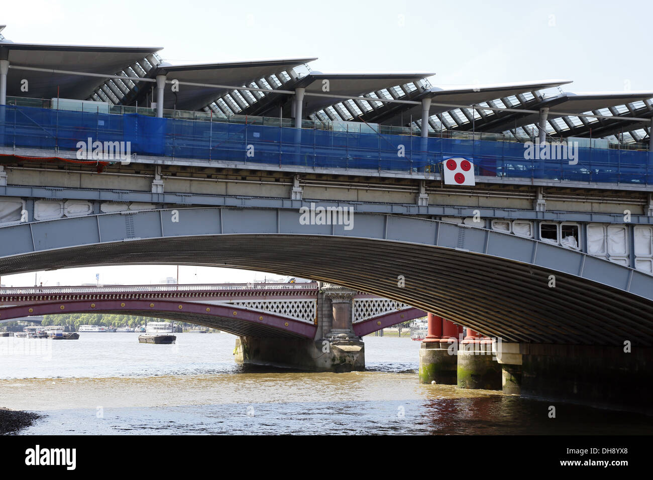 Bridge panels hi-res stock photography and images - Alamy