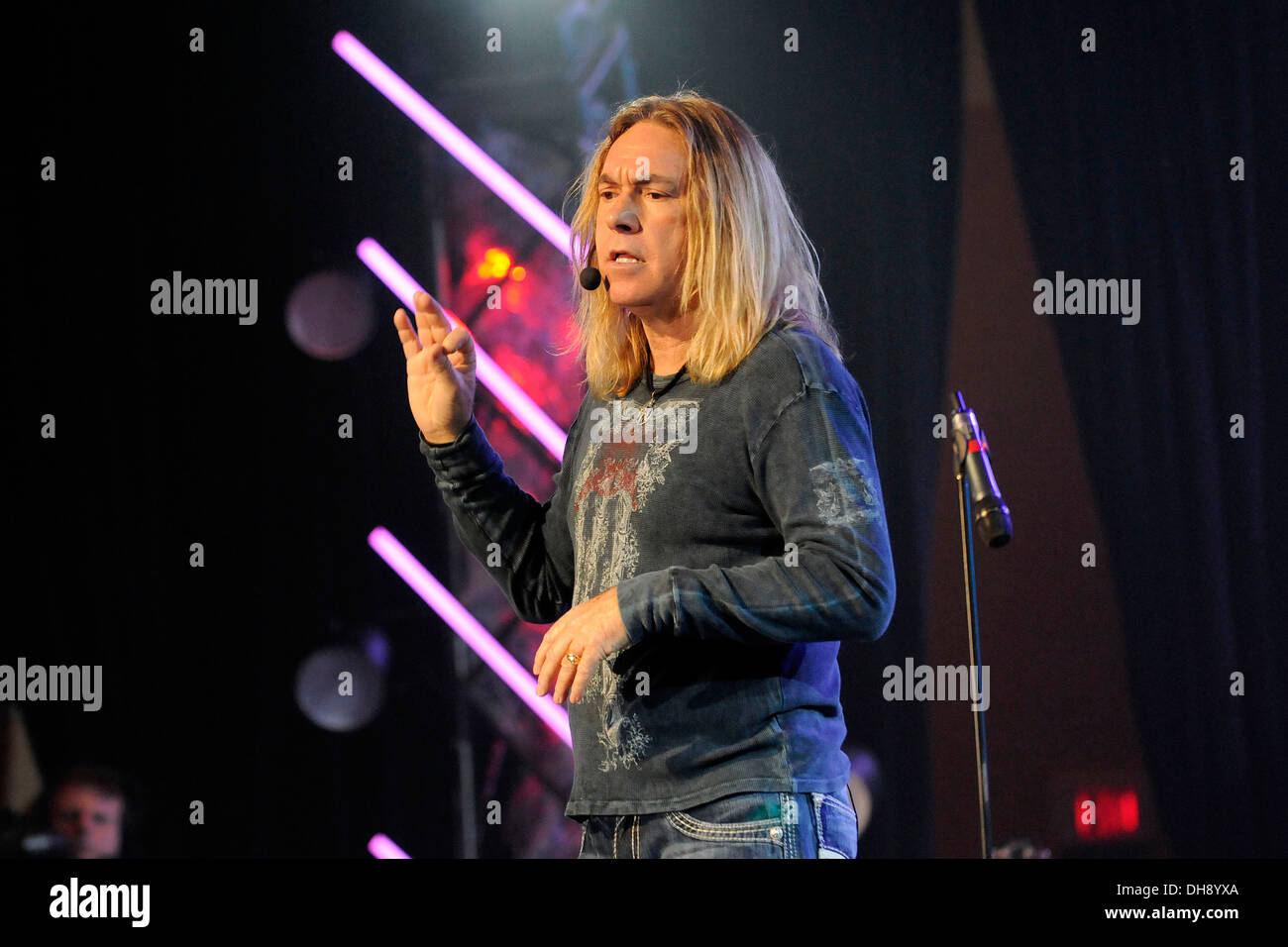 Tom Jackson hosts 'Master of Artist Makeover' presentation at 2012 ...