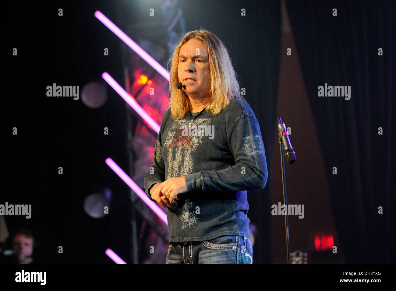 Tom Jackson hosts 'Master of Artist Makeover' presentation at 2012 ...