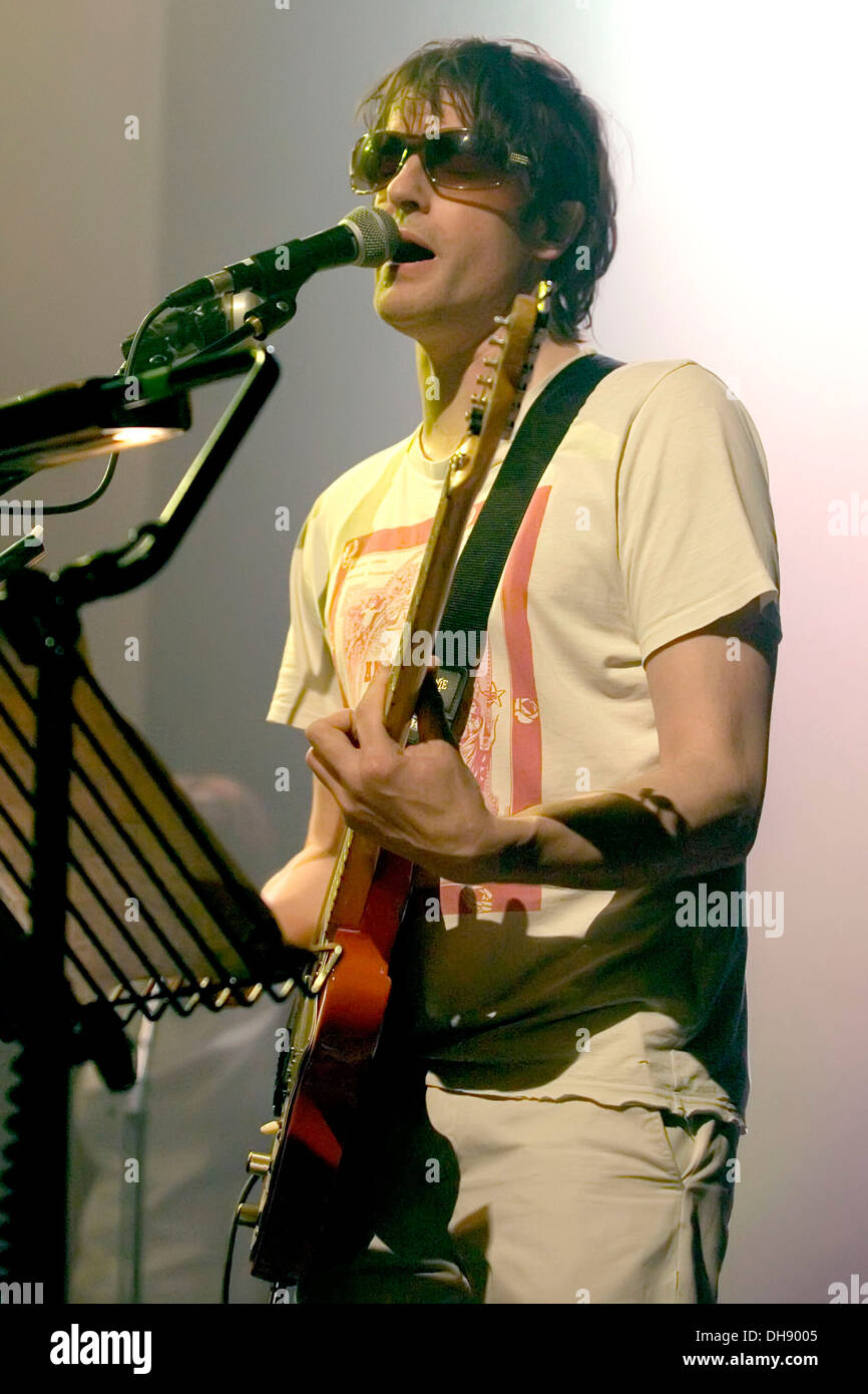 Jason Pierce of Spiritualized performig live at O2 ABC Glasgow Scotland ...