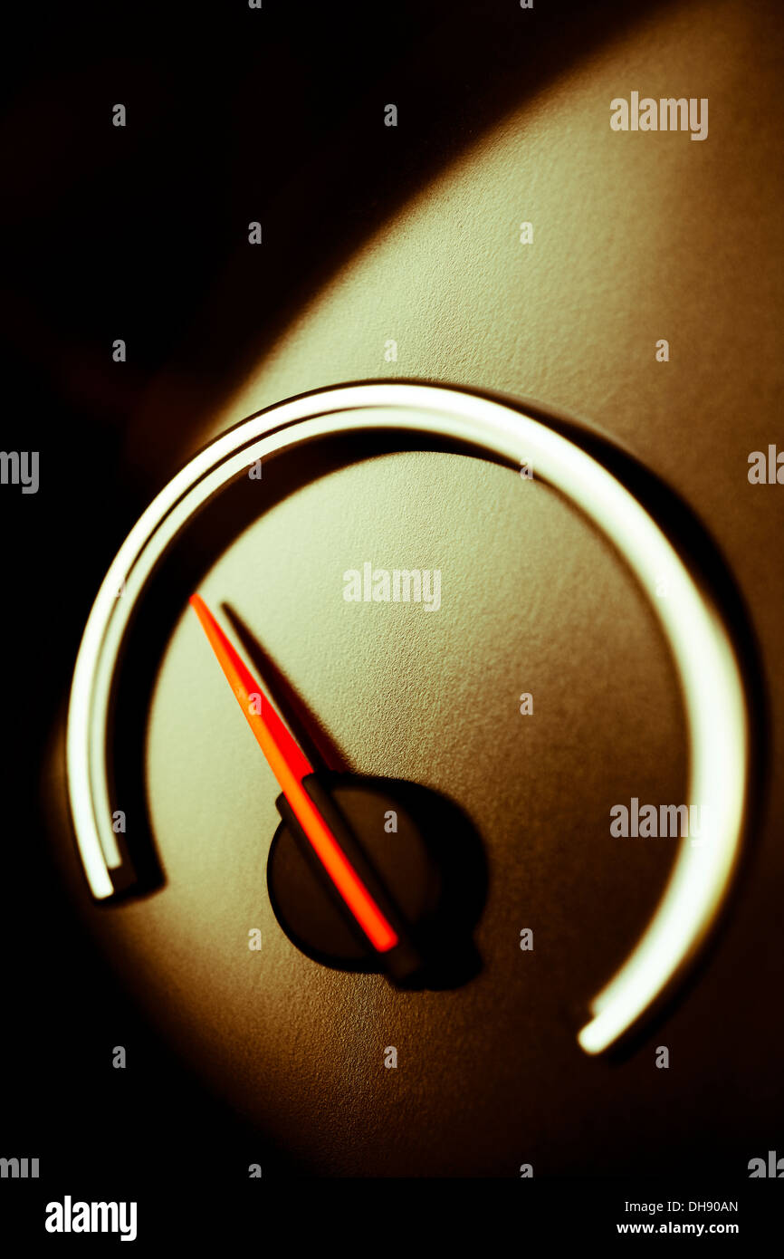Detail of an empty gauge with a pointing needle Stock Photo - Alamy