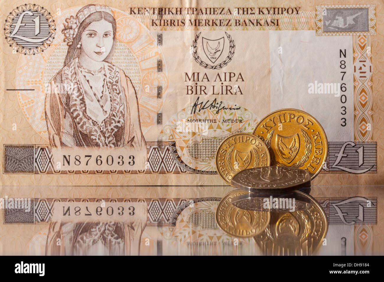 Old banknotes and coins of Cyprus Stock Photo - Alamy