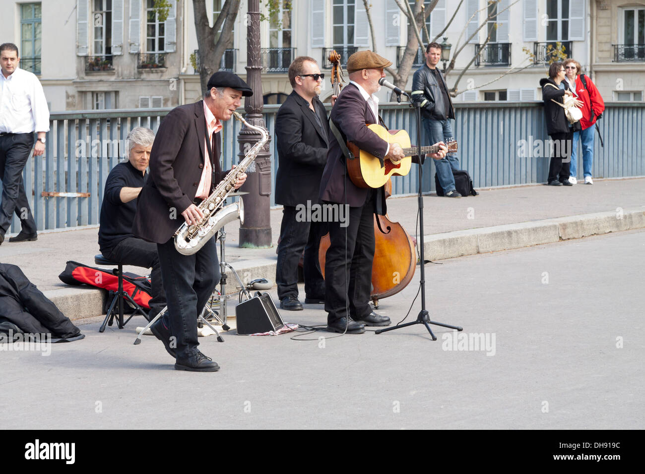Touring musicians hi-res stock photography and images - Alamy