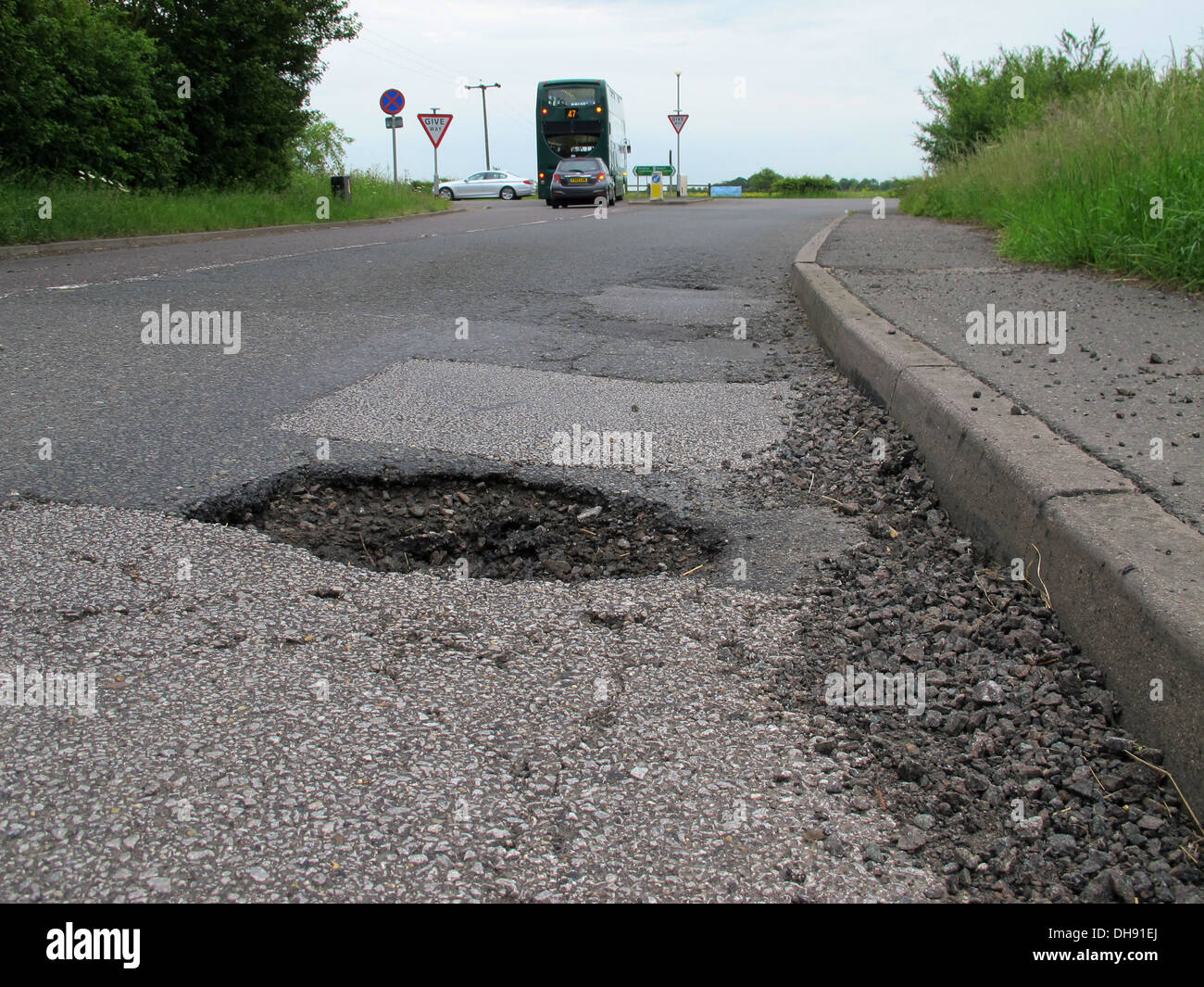 potholes, survey, motorists, potholes, negligent, damage, vehicles ...