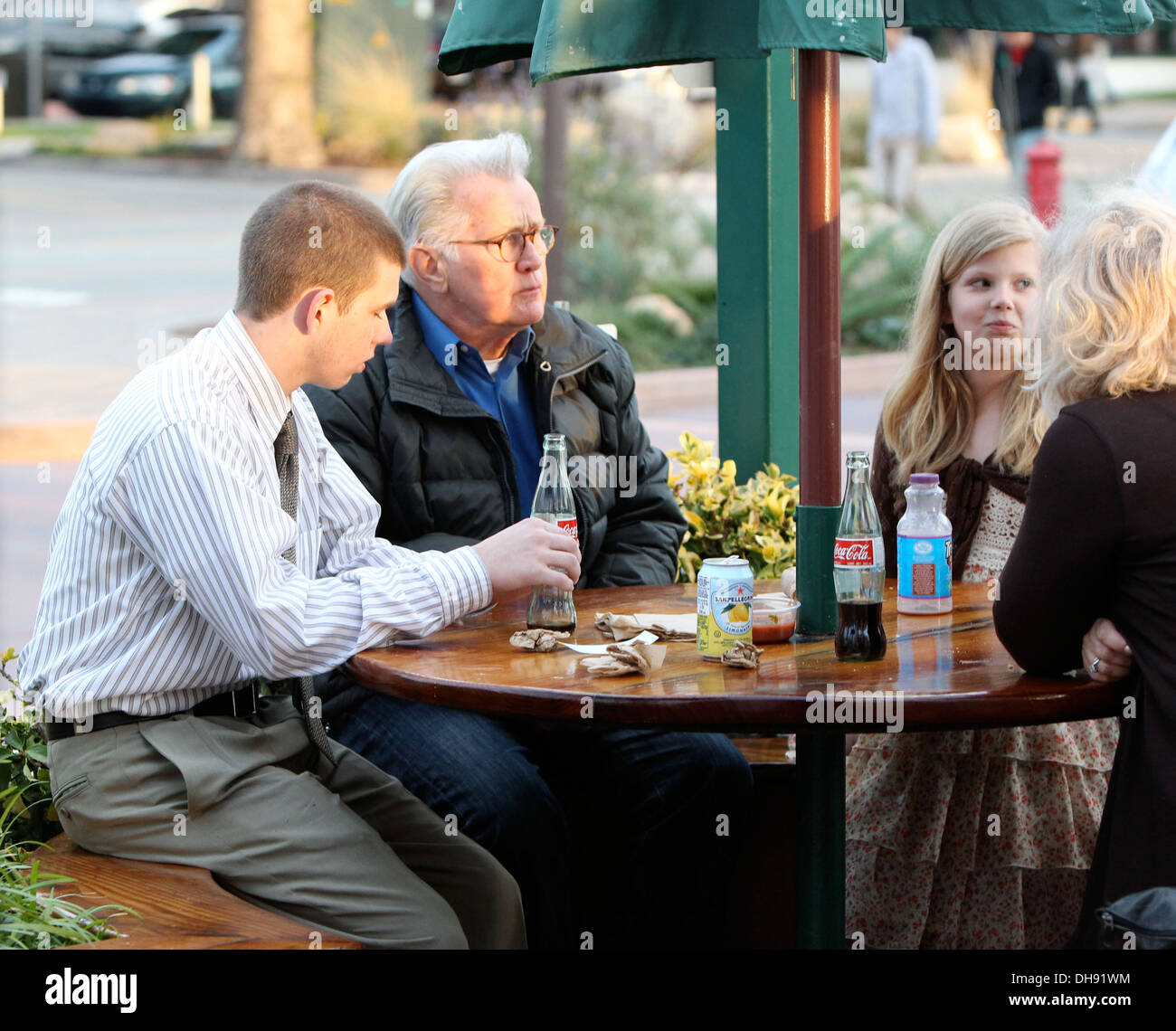 Martin Sheen has lunch with his family at Howdy's Mexican restaurant in ...