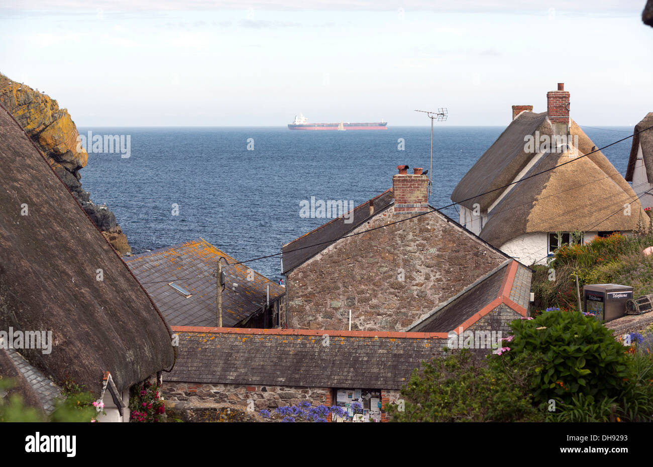 Beautiful Cadgwith a fishing village located in Lizard peninsula ...