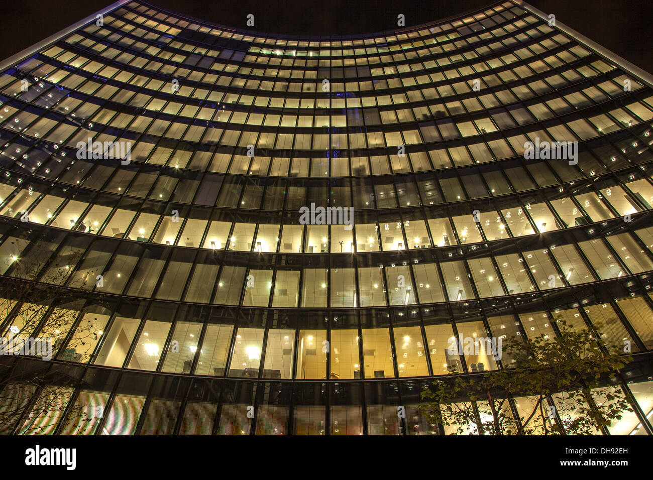 Curved glass facade hi-res stock photography and images - Alamy