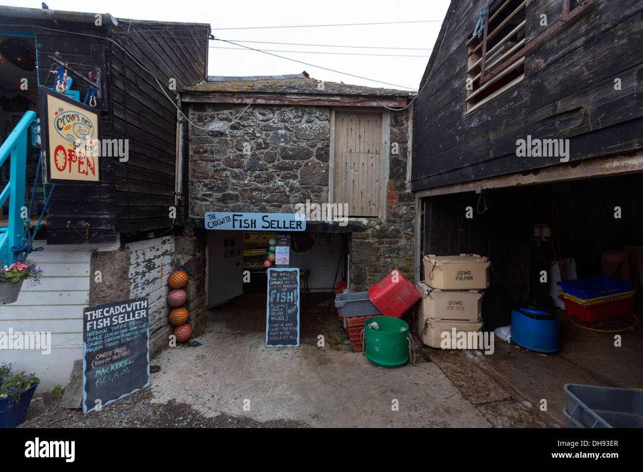 Cove cornwall fishing boat thatched hi-res stock photography and images ...