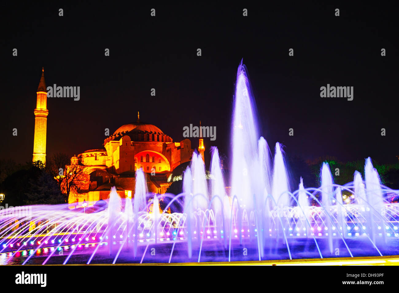 Hagia Sophia in Istanbul, Turkey in the night Stock Photo - Alamy