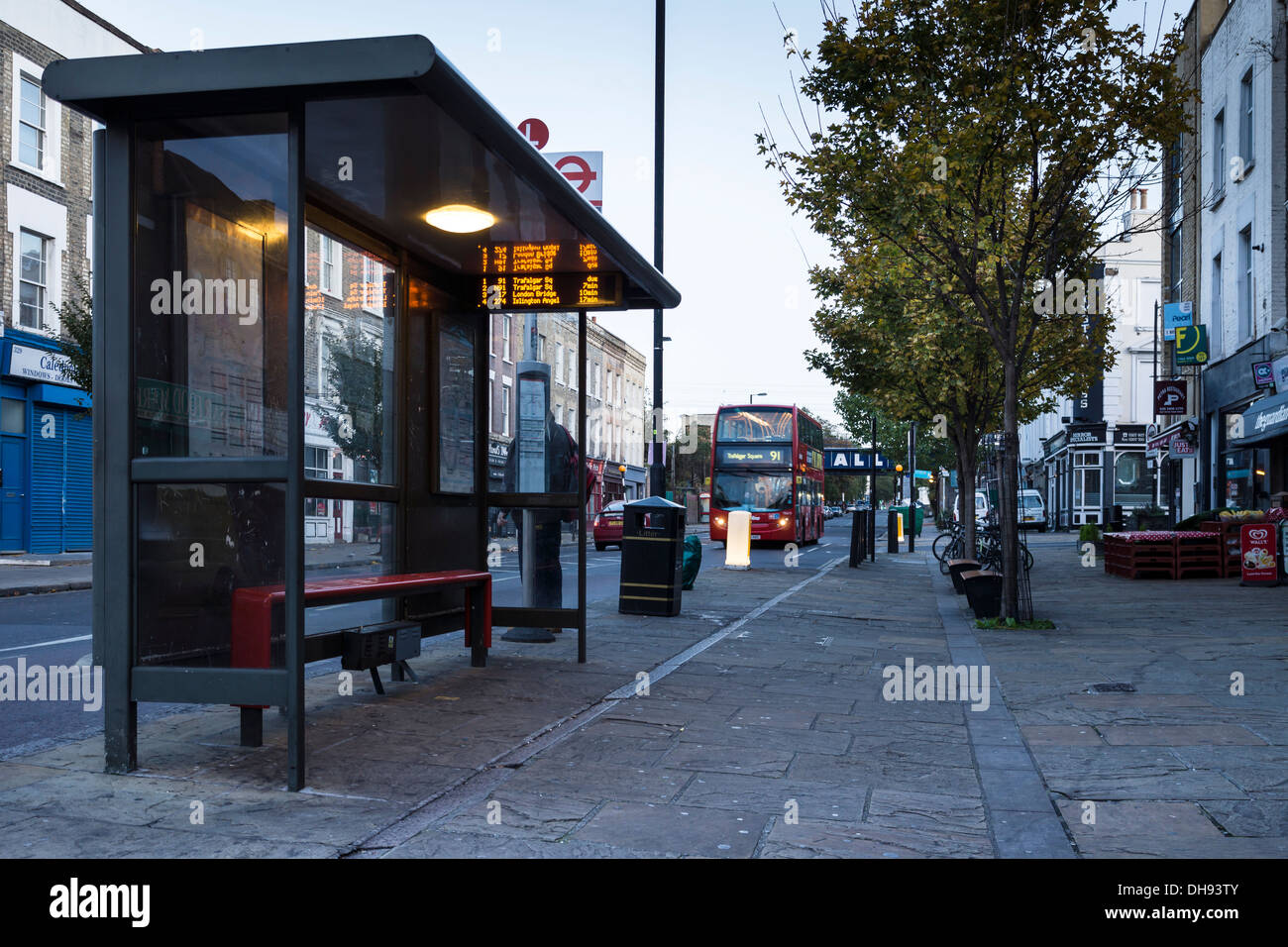 Bus shelter hi-res stock photography and images - Alamy