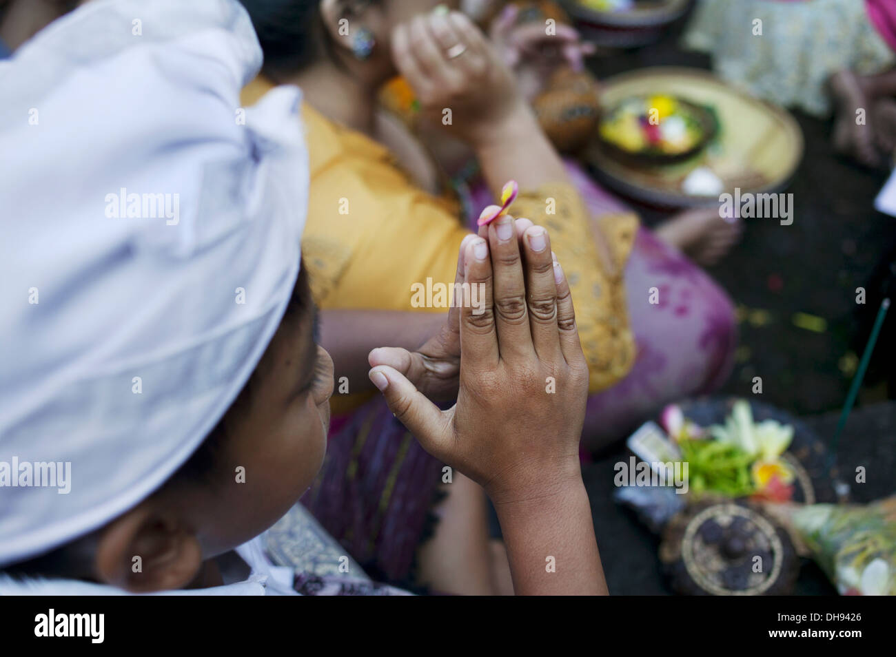 Balinese praying hands hi-res stock photography and images - Alamy