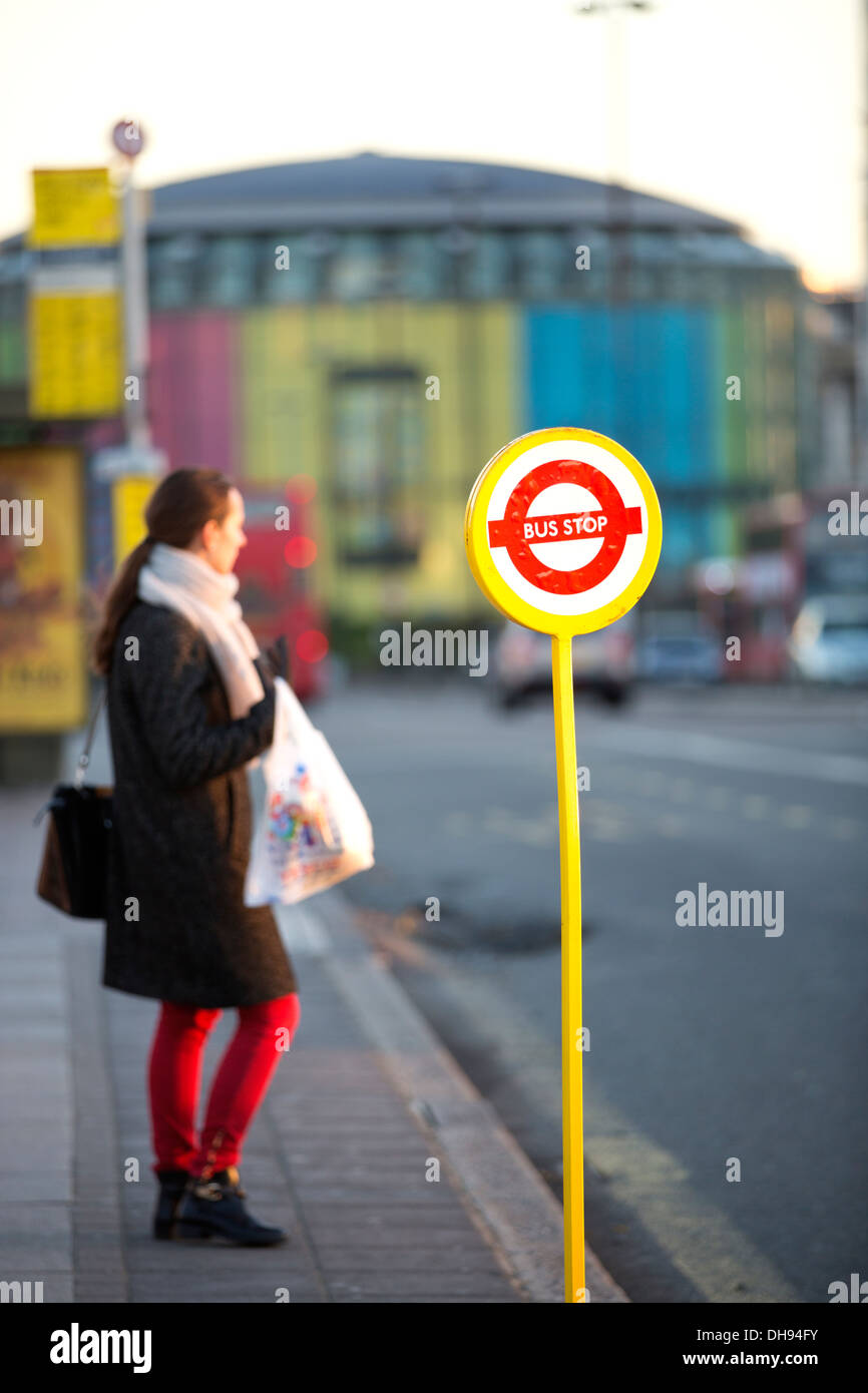Bus Stop, Waterloo Bridge, London, England, UK Stock Photo - Alamy