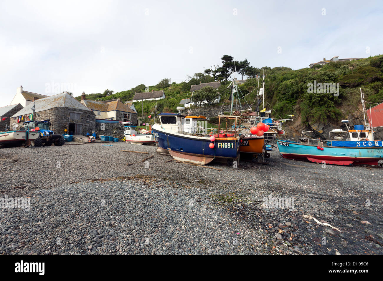 Beautiful Cadgwith a fishing village located in Lizard peninsula ...