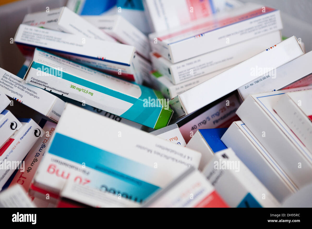 Prescription drugs hi-res stock photography and images - Alamy