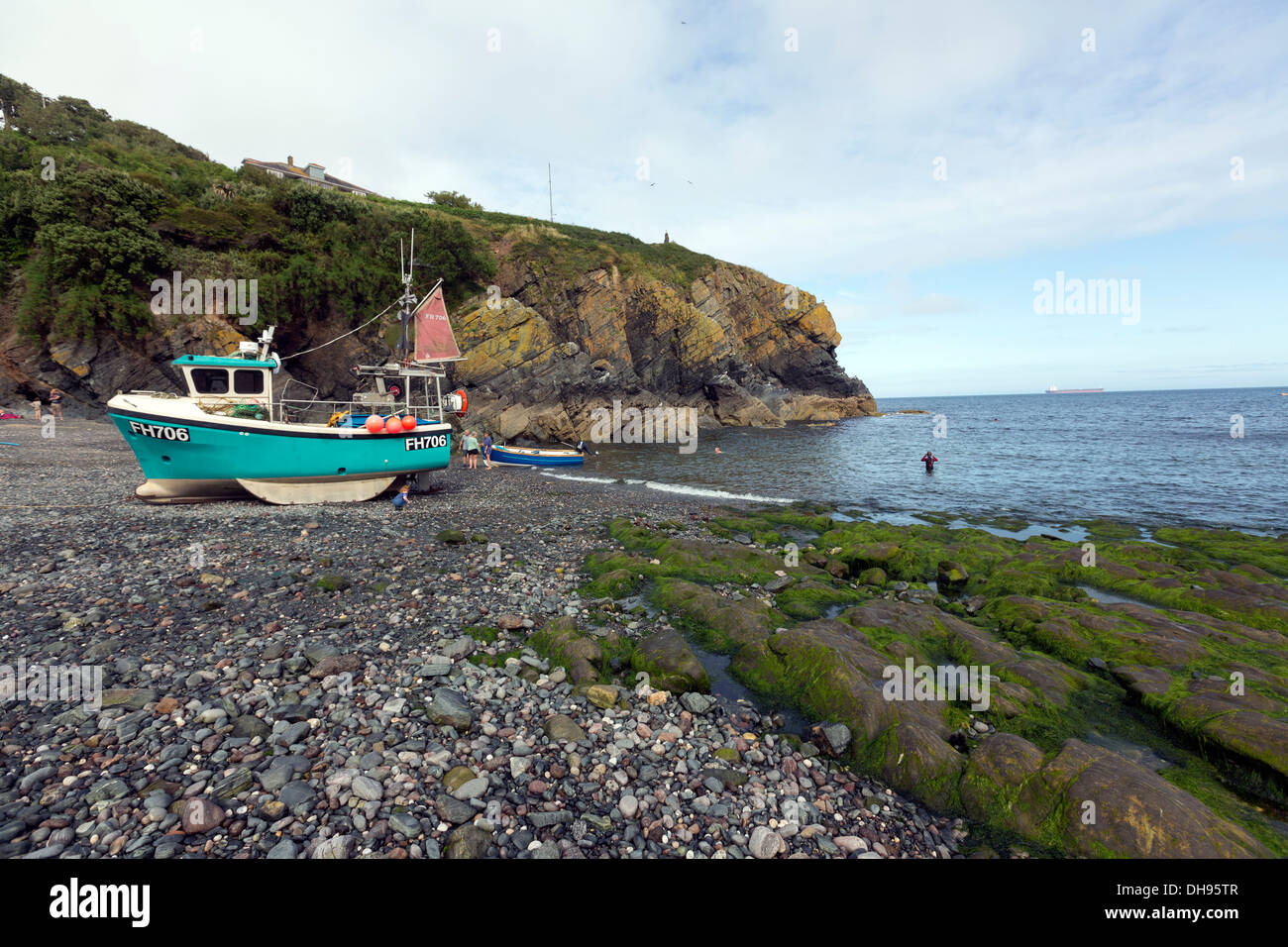 Beautiful Cadgwith a fishing village located in Lizard peninsula ...
