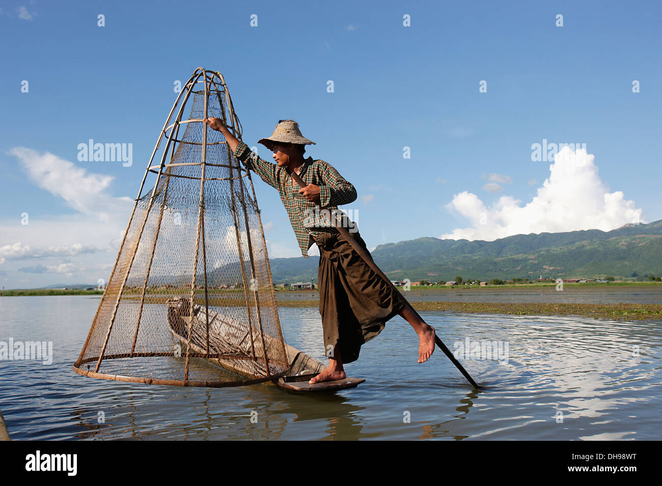 Inya lake hi-res stock photography and images - Alamy