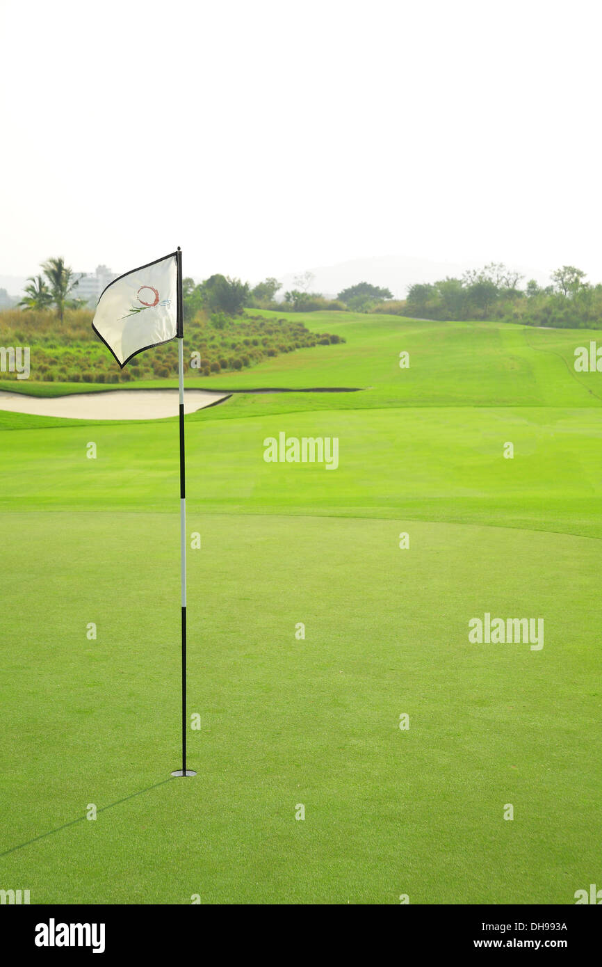 Golf hole flag hi-res stock photography and images - Alamy