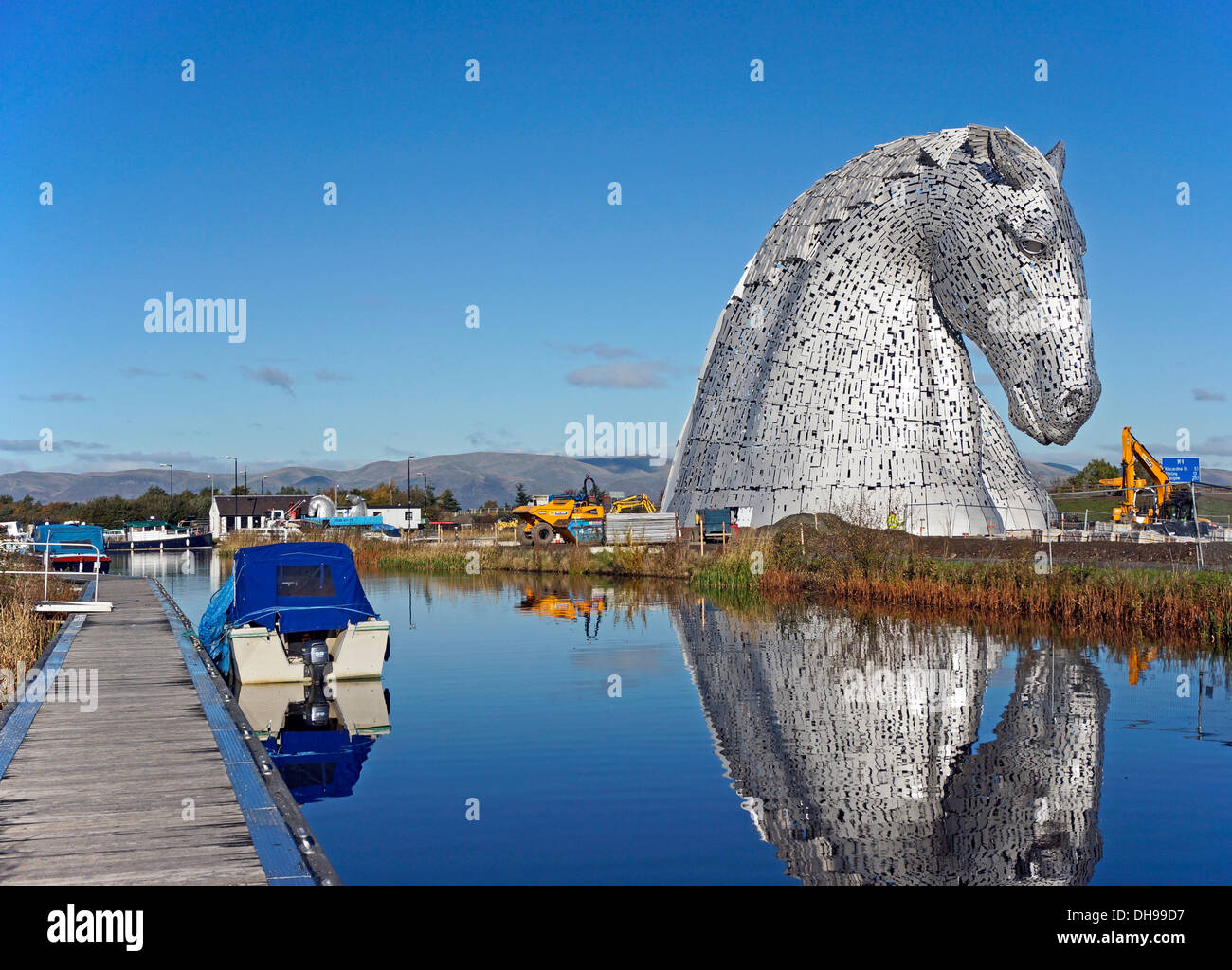 The Kelpies at The Helix beside the entrance to the Forth & Clyde canal ...